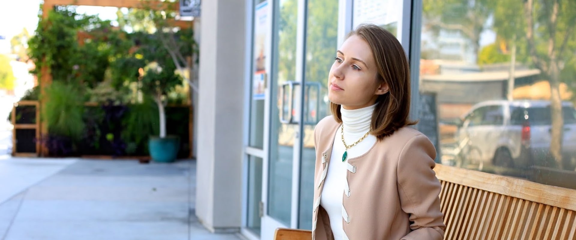 How to Create a Luxurious Look with a Statement Piece of Fashion